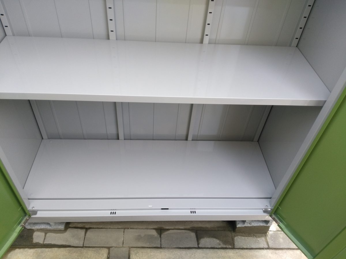 相模原市南区磯部 築5年戸建て／やっぱりイナバ！ドア型収納庫「アイビーストッカー BJX-135E」設置の施工例 | 相模原市南区のリフォーム専門店 小嶋ライフ