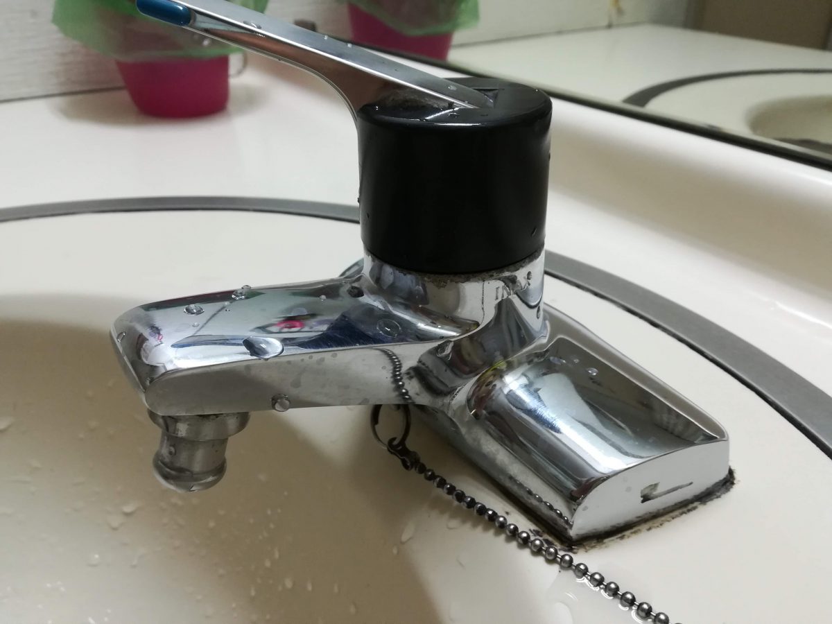 相模原市南区相模大野 築32年分譲マンション／洗面化粧台のシングルレバー水栓【KVK KM7014TEC】交換の施工例 | 相模原市南区のリフォーム専門店 小嶋ライフ